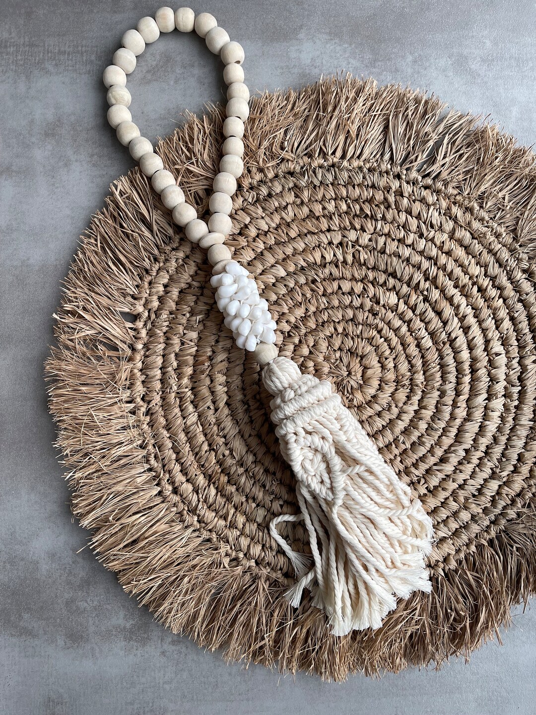 Shell Clasp in Ecru and White Colors and Macramé Pompom - Etsy