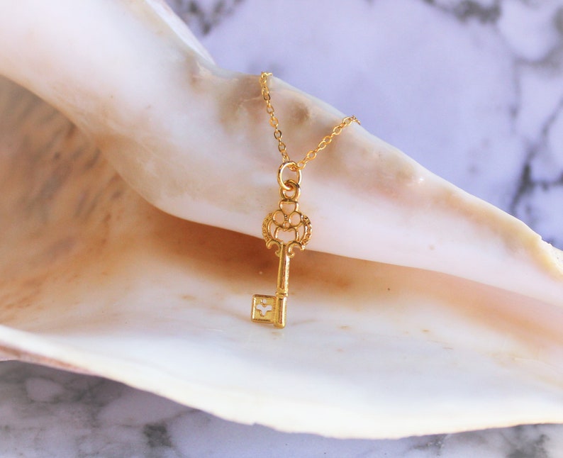 Dainty Gold Filigree Victorian Royal Skeleton Key Necklace - Etsy