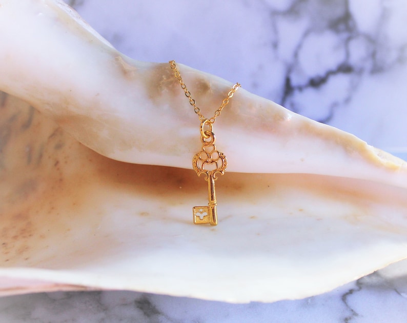 Dainty Gold Filigree Victorian Royal Skeleton Key Necklace - Etsy