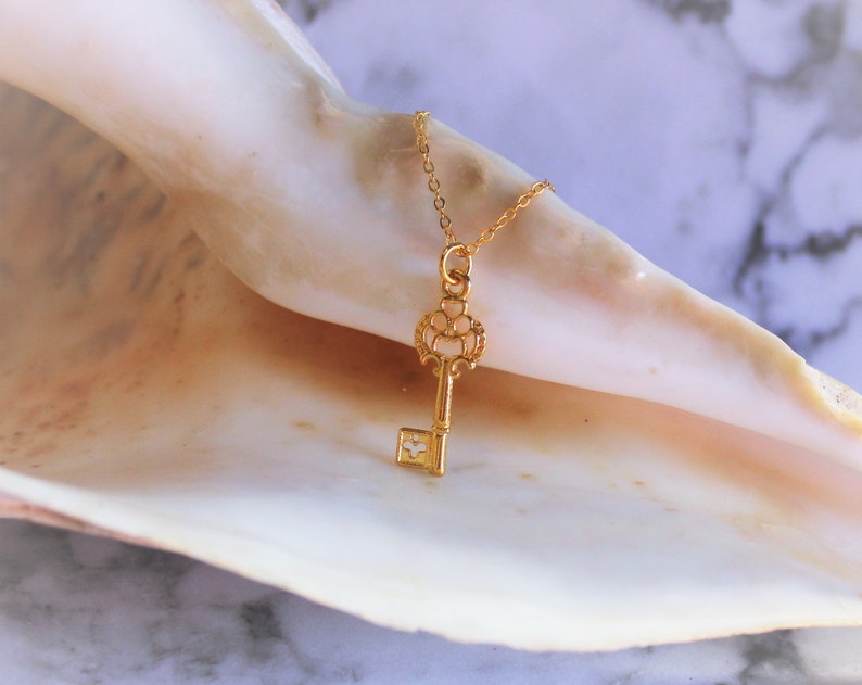 Dainty Gold Filigree Victorian Royal Skeleton Key Necklace - Etsy