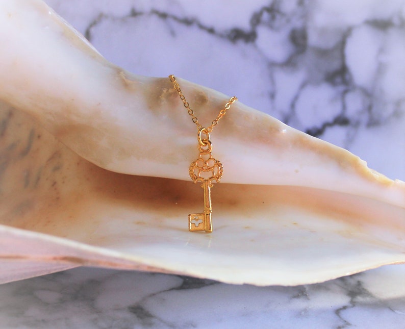 Dainty Gold Filigree Victorian Royal Skeleton Key Necklace - Etsy