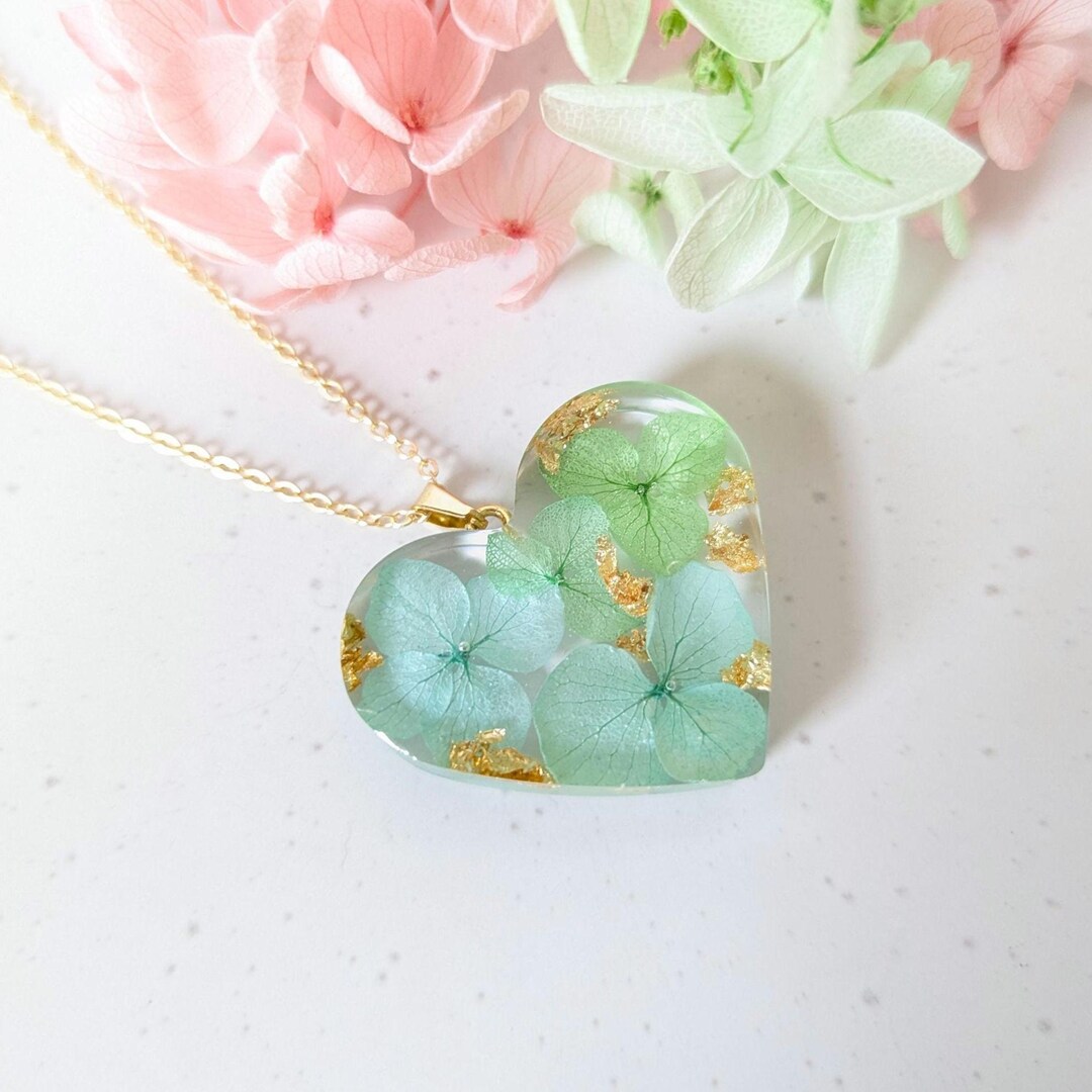 Real Hydrangea Flower Resin Necklace, Pressed Flower Heart Pendant ...