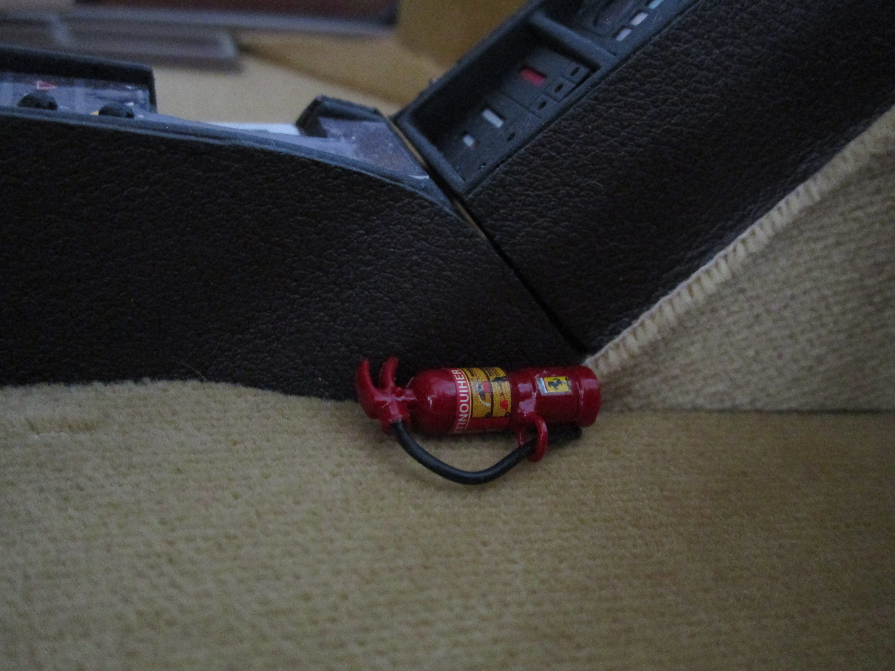 Pocher 1/8 Scale Ferrari F40 / Testarossa Metal Fire Extinguisher W ...