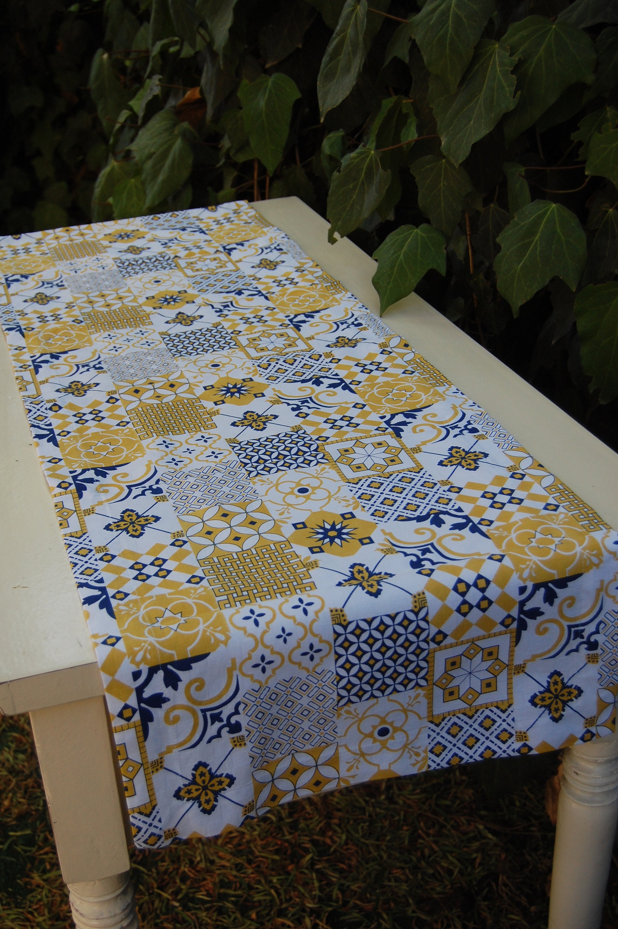 Table Runner Sicily Theme Sicilian Ceramic Tiles Fabric Runner ...