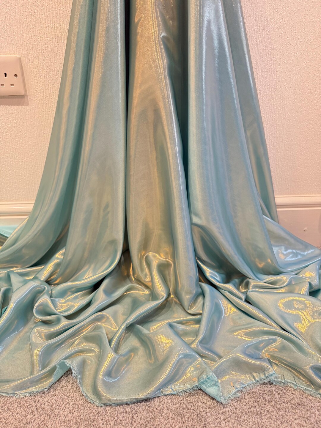 1 Meter Glänzender Himmelblau/Gold Wet Look Schimmer Satin Stoff ...