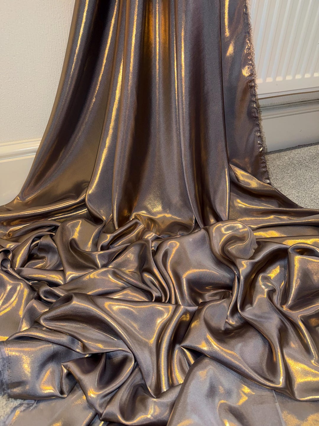 1 Meter Shiny Silver Grey/gold Soft Floaty Wet Look Shimmer Satin ...