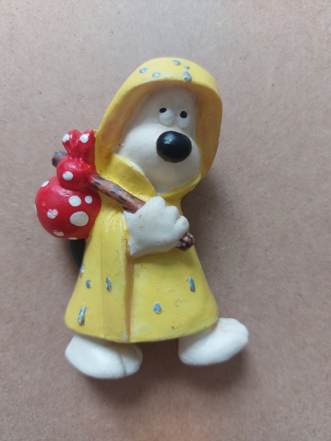 Wallace and Gromit Refrigerator Magnet Fridge Magnet Dog in Yellow Rain ...