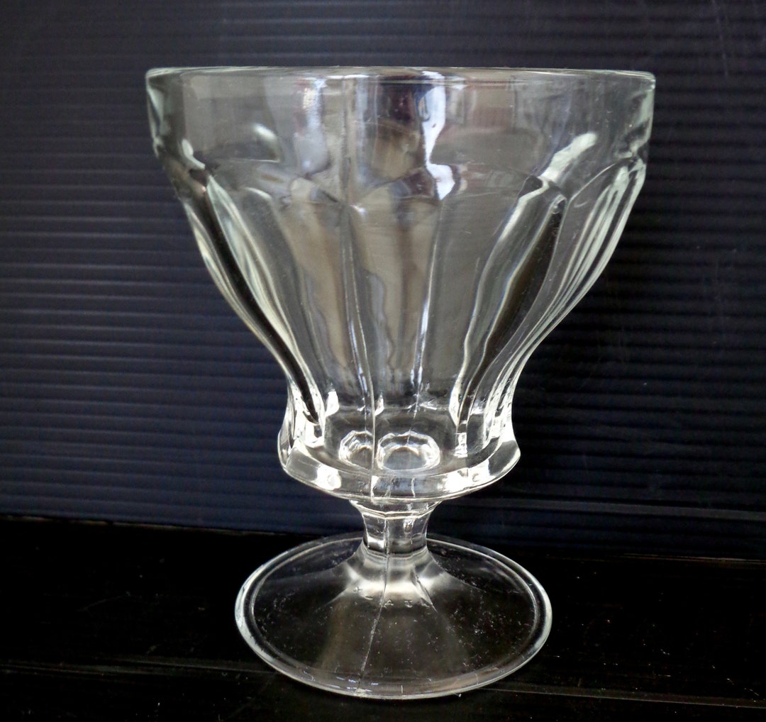 Set of 4 Vintage Italian Footed Glasses 1970s Flared Panel Design ...