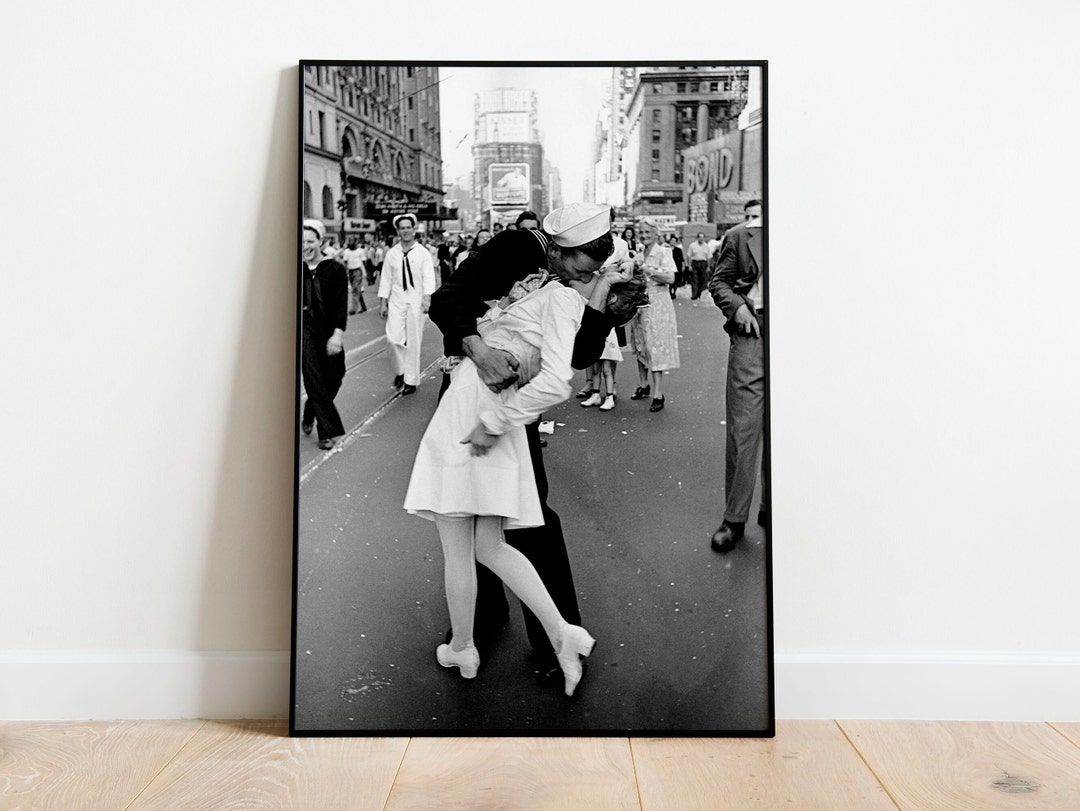 Times Square Kiss, 1945 Photography Poster New York Retro Photo Print ...