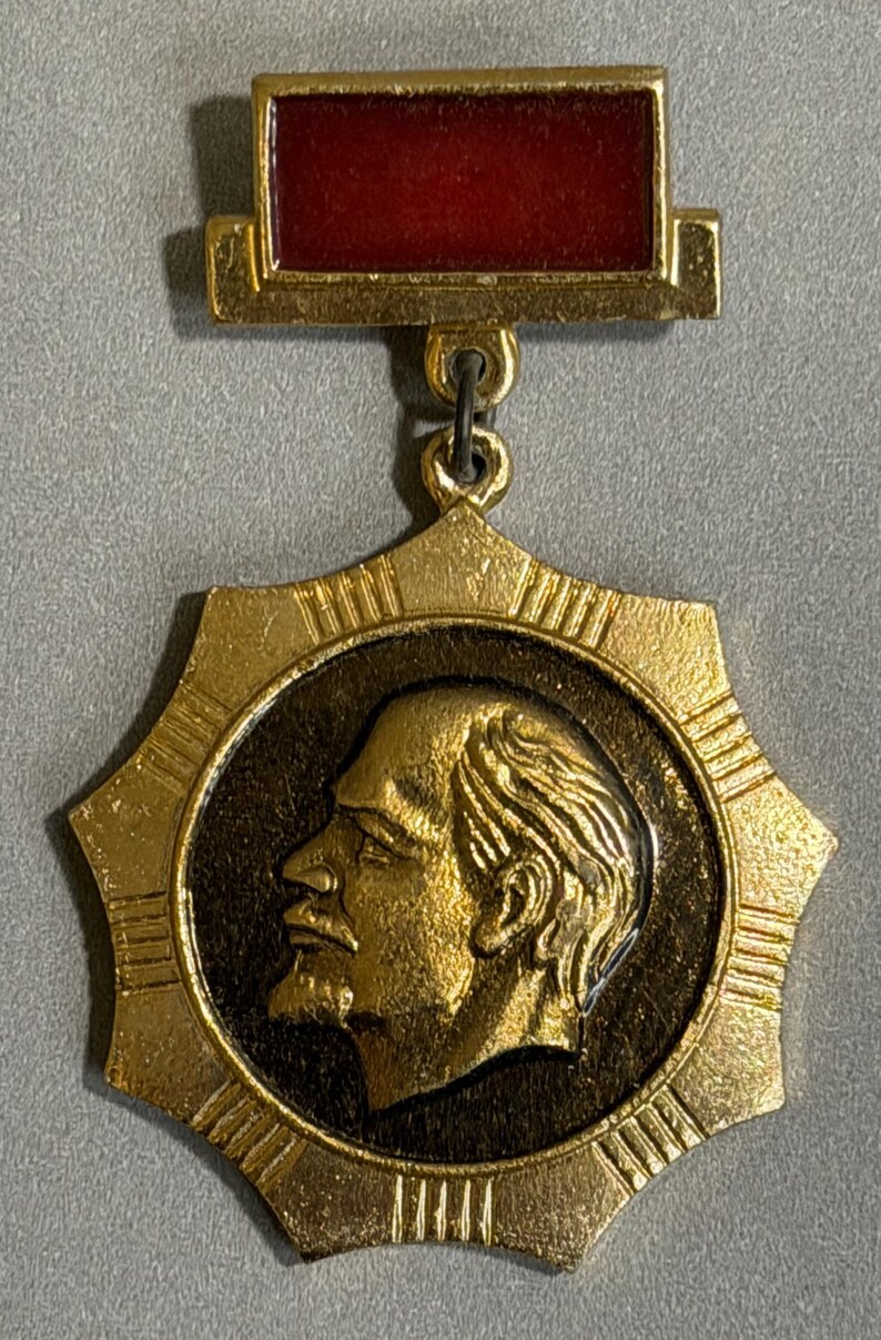 Vintage 1970s Soviet Lenin Pin Badge, USSR Communist Propaganda Znachki ...