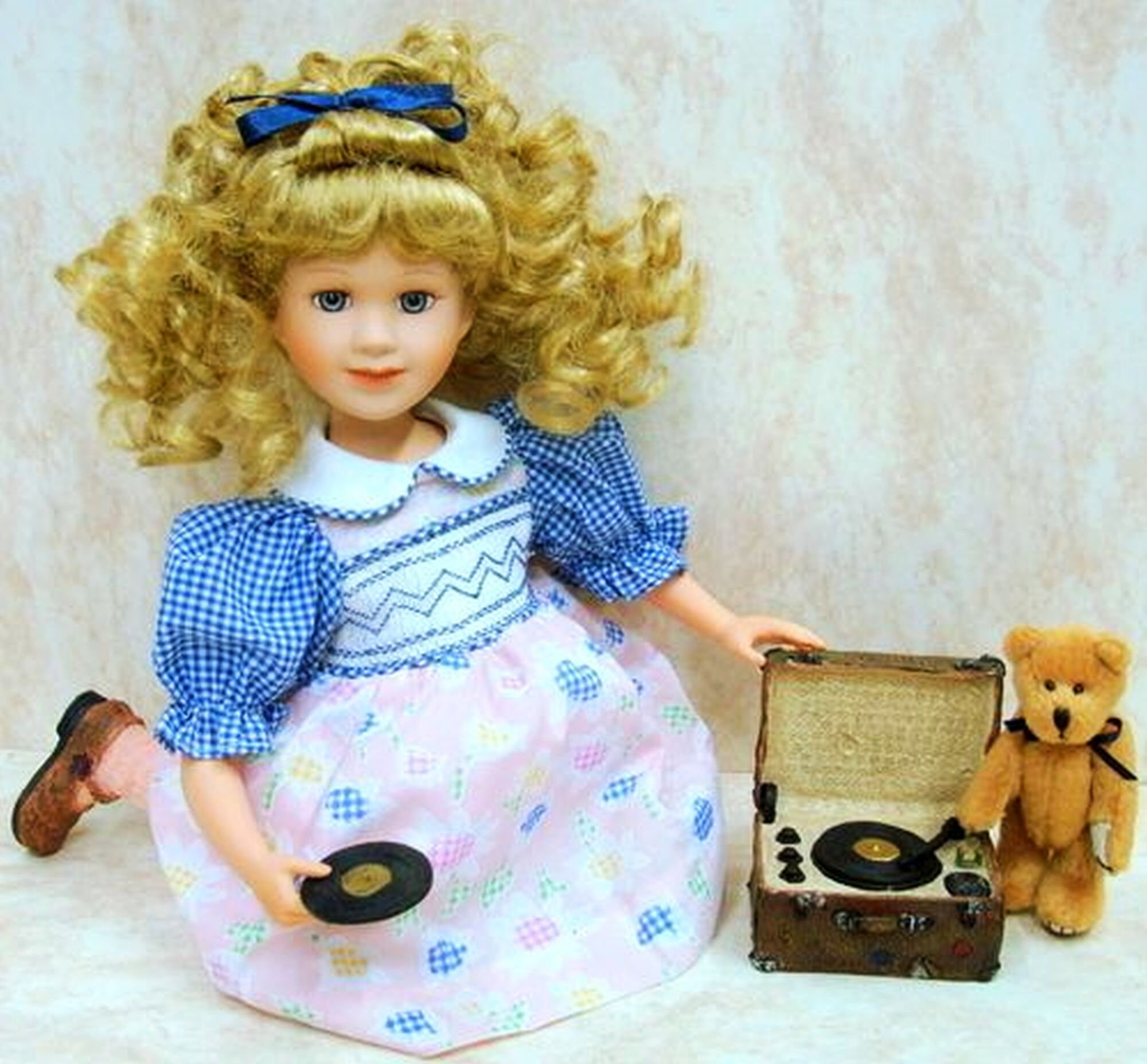 On Sale! Genuine Doll .the Boyds Collection "andrea W/ LP Friends Sing ...