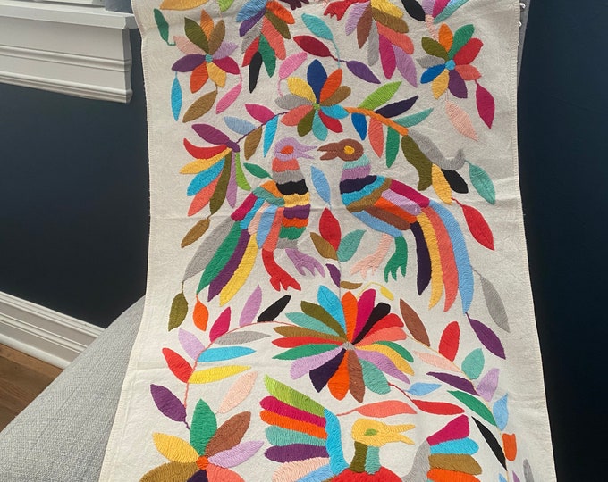 HAND EMBROIDERED OTOMI // Table Runner // Mexico - Etsy