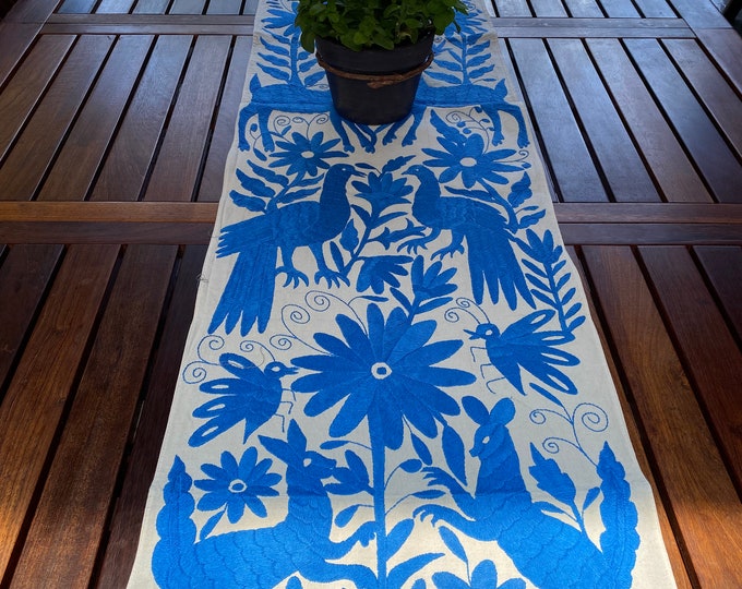 HAND EMBROIDERED OTOMI // Table Runner // Mexico - Etsy