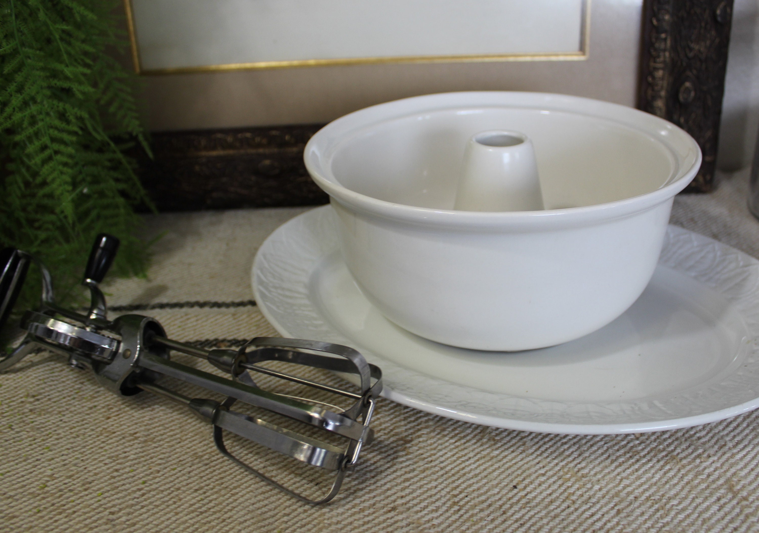 Vintage Creamy White Ceramic Bundt Cake Pan California Pottery Bakeware ...