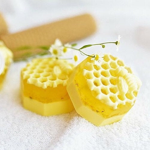 3D Bee on Honeycomb Silicone Mold 1 cavities bee mold | Etsy