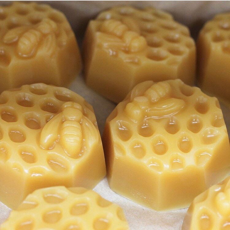 3D Bee on Honeycomb Silicone Mold 1 cavities bee mold | Etsy