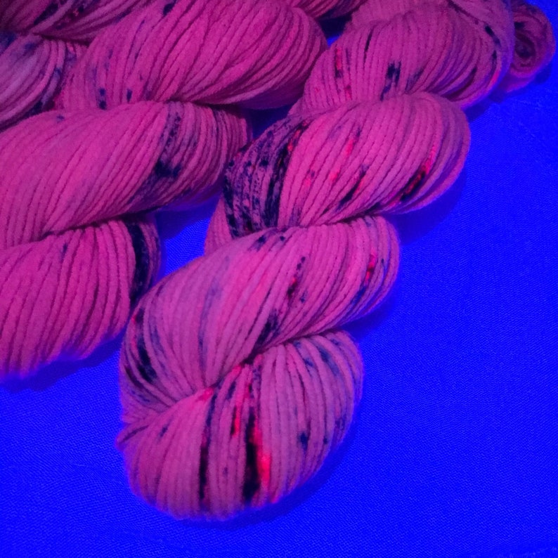 Hand dyed neon yarn Merino speckled WORSTED ARAN wool yarn | Etsy