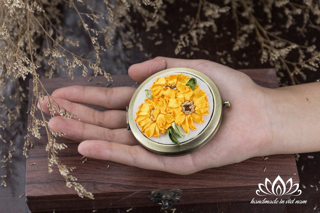Embroidered Pocket Mirror | Embroidered Sunflower | Makeup Pocket ...