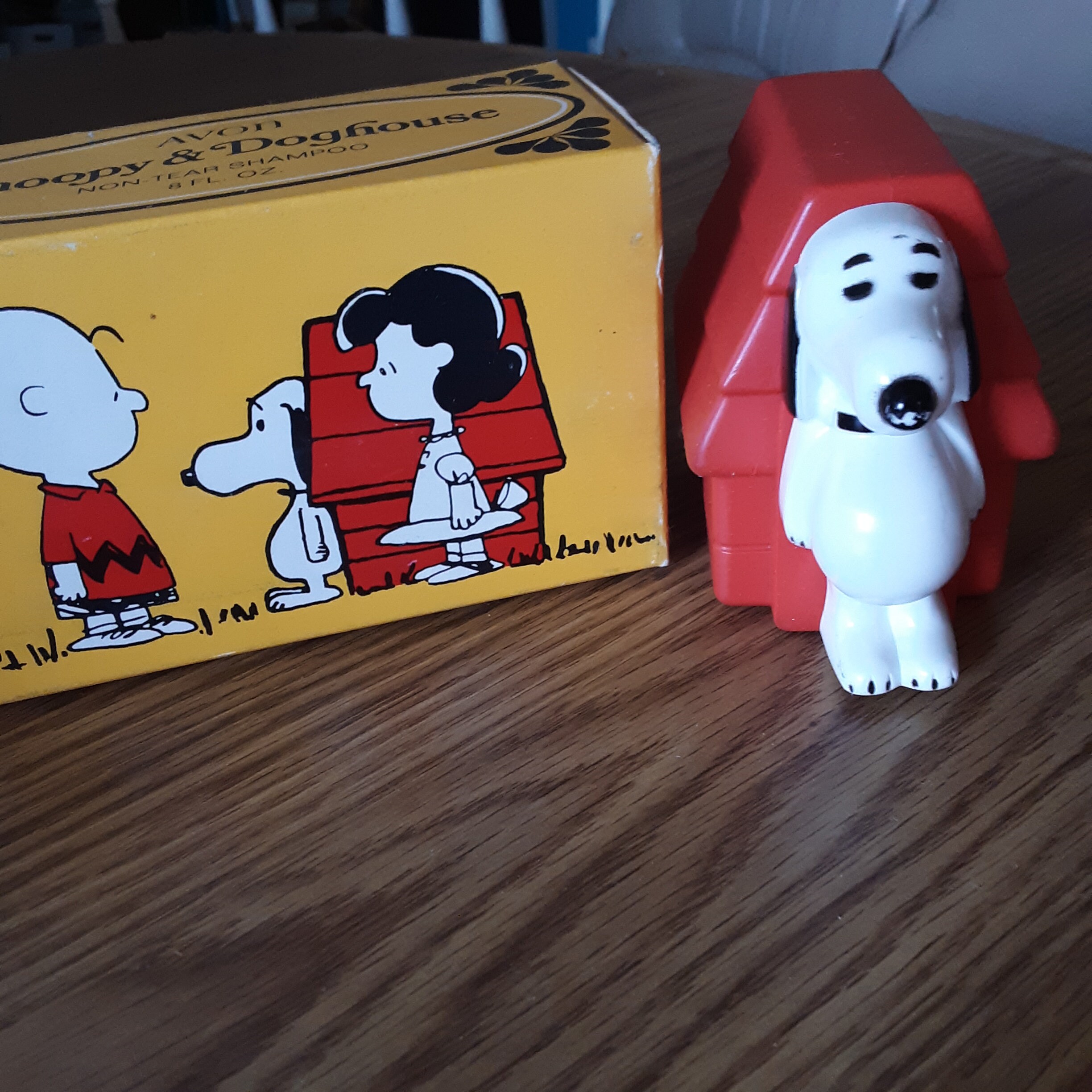 Avon 1969 SNOOPY & DOGHOUSE With Non-tear Shampoo Full, Mint in Box ...
