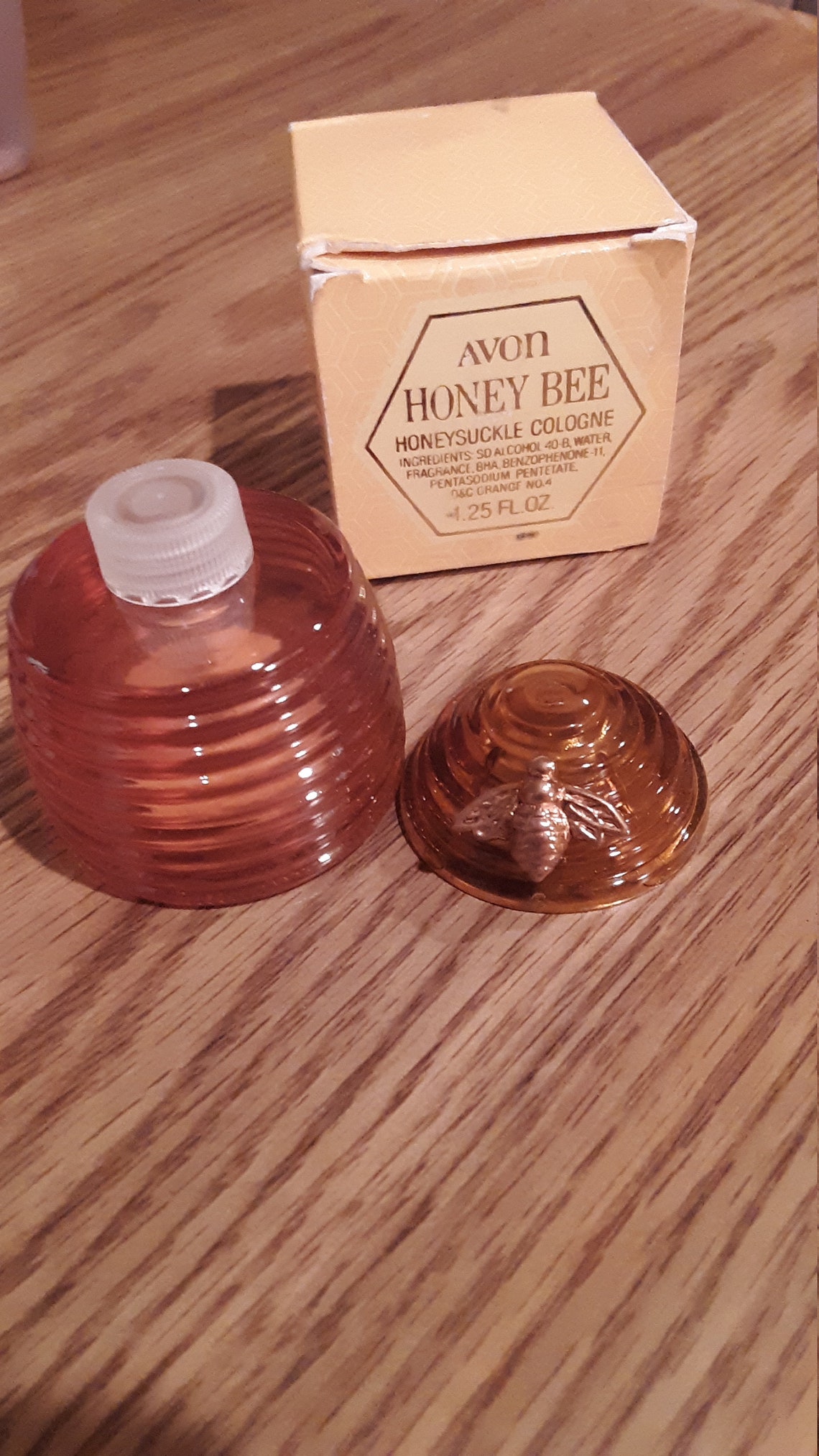 Eau de Cologne Full Avon HONEY BEE avec CHEVALET 1,25 fl oz Beehive Bee ...
