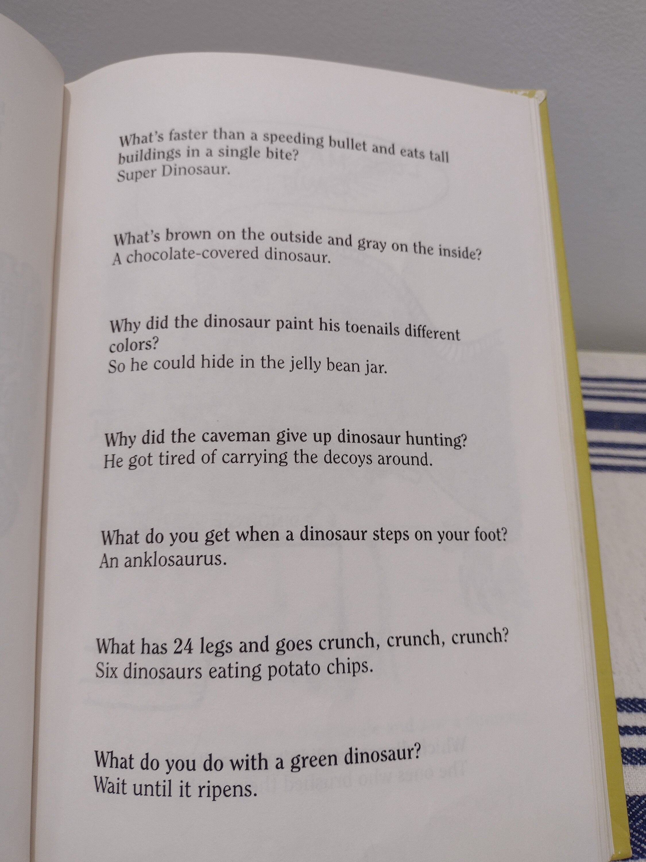 Colossal Fossils- Dinosaur Riddles 1987 Book Club Edition- Compiled by ...