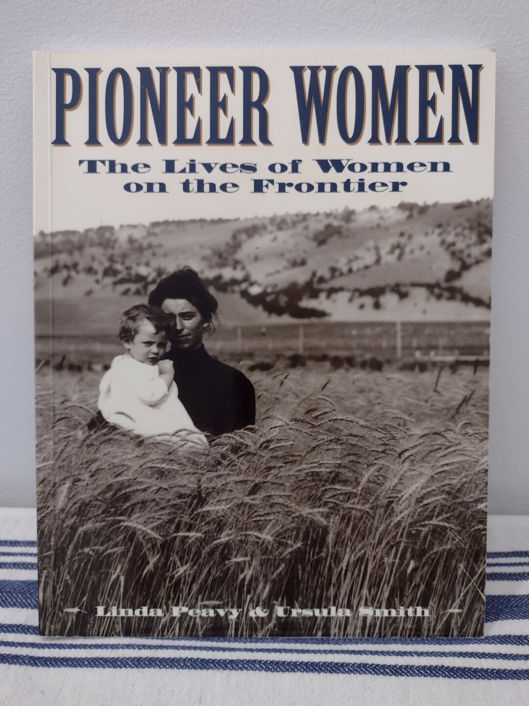 Pioneer Women- the Lives of Women on the Frontier- Linda Peavy & Ursula ...