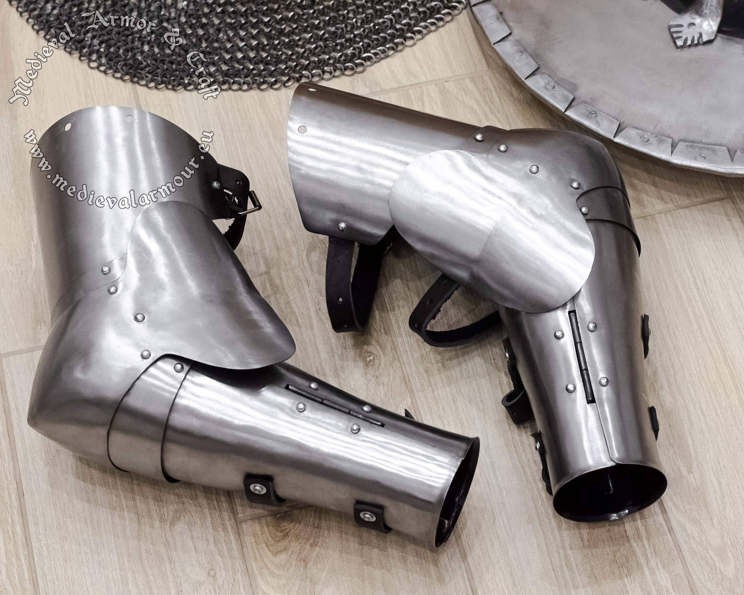 Buhurt Plate Arms With Anatomical Vambraces and Curved Wing - Etsy