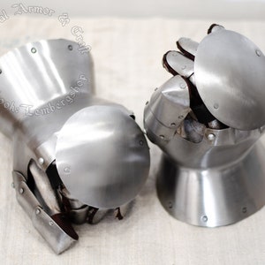 Medieval Hourglass Gauntlets With Extra Protected Thumb for 14th ...