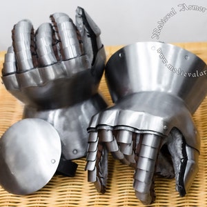 Medieval Hourglass Gauntlets With Scales on the Fingers for 14th ...