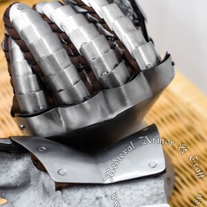 Medieval Hourglass Gauntlets With Scales on the Fingers for 14th ...