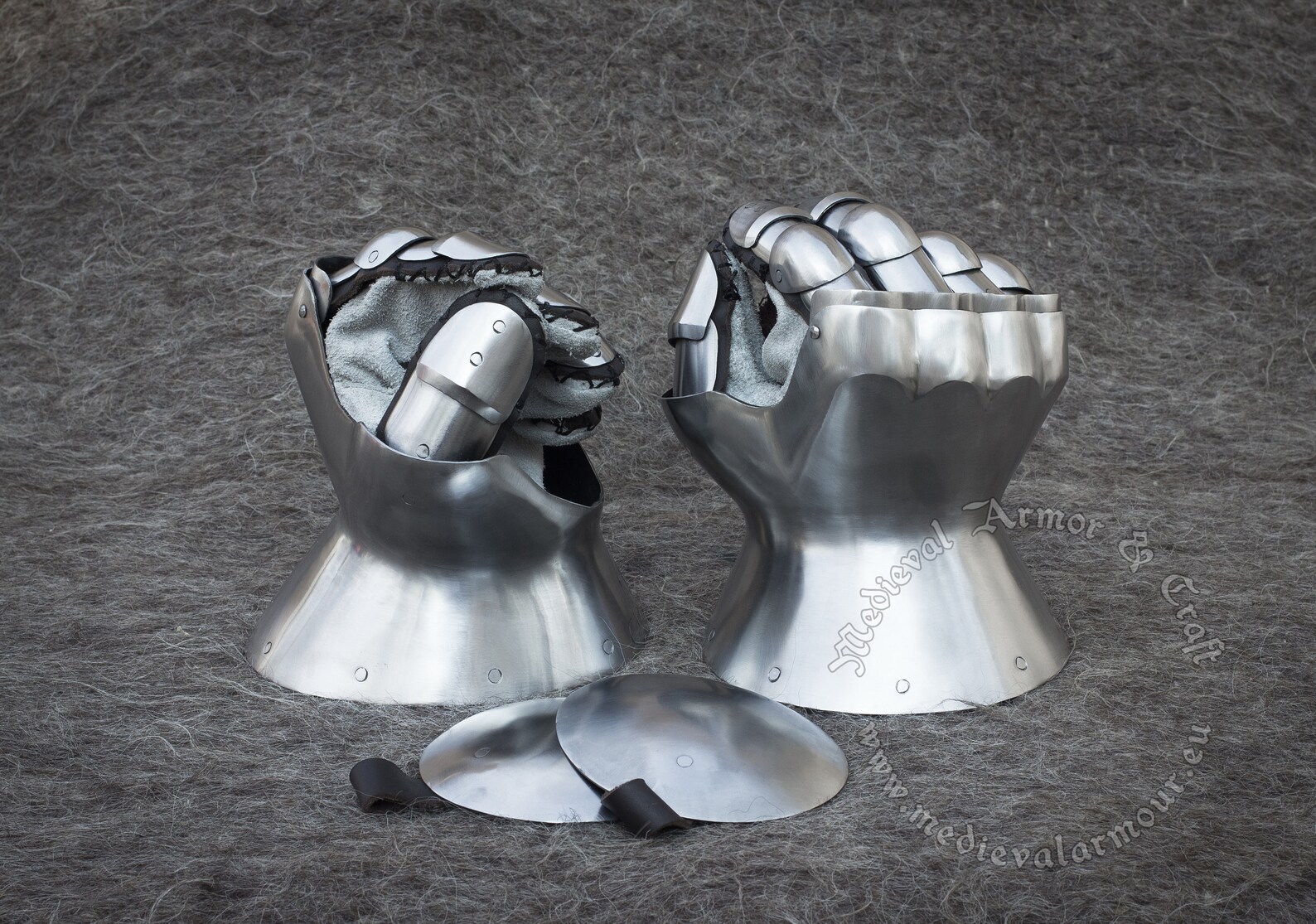 Medieval Hourglass Gauntlets With Segmented Fingers for 14th. - Etsy