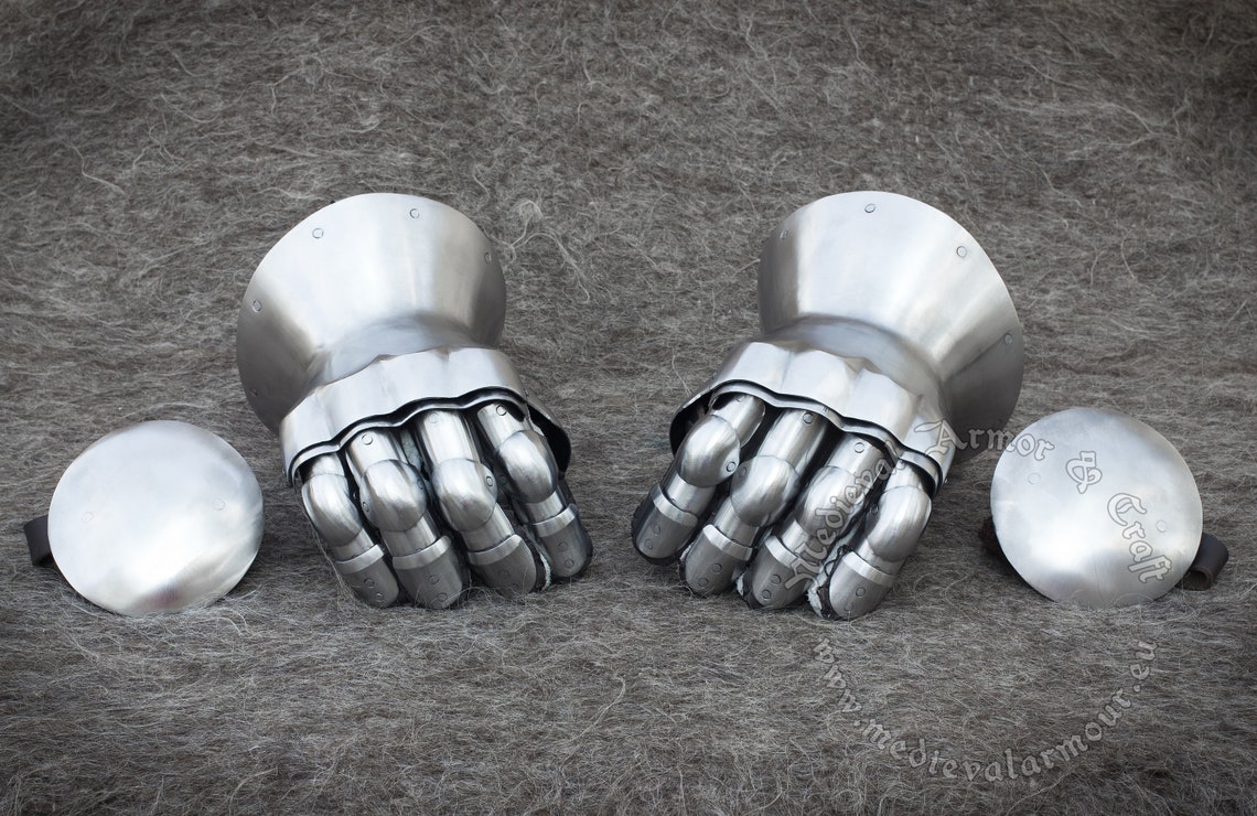 Medieval Hourglass Gauntlets With Segmented Fingers for 14th. - Etsy