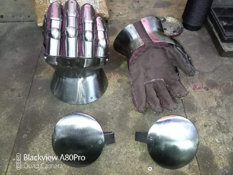 Medieval Hourglass Gauntlets With Segmented Fingers for 14th. - Etsy