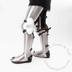 Titanium Hips and Knee Protection. Light and Simple Floating Knee Legs ...