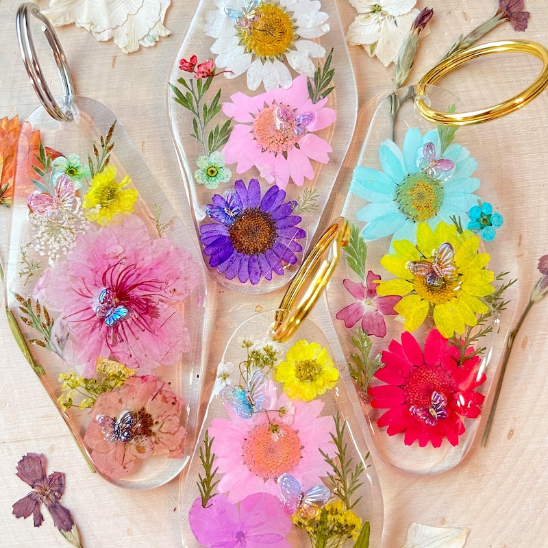Resin Flower Keychain - Etsy