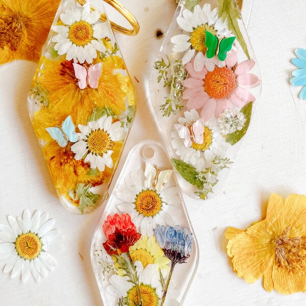 Resin Flower Keychain - Etsy