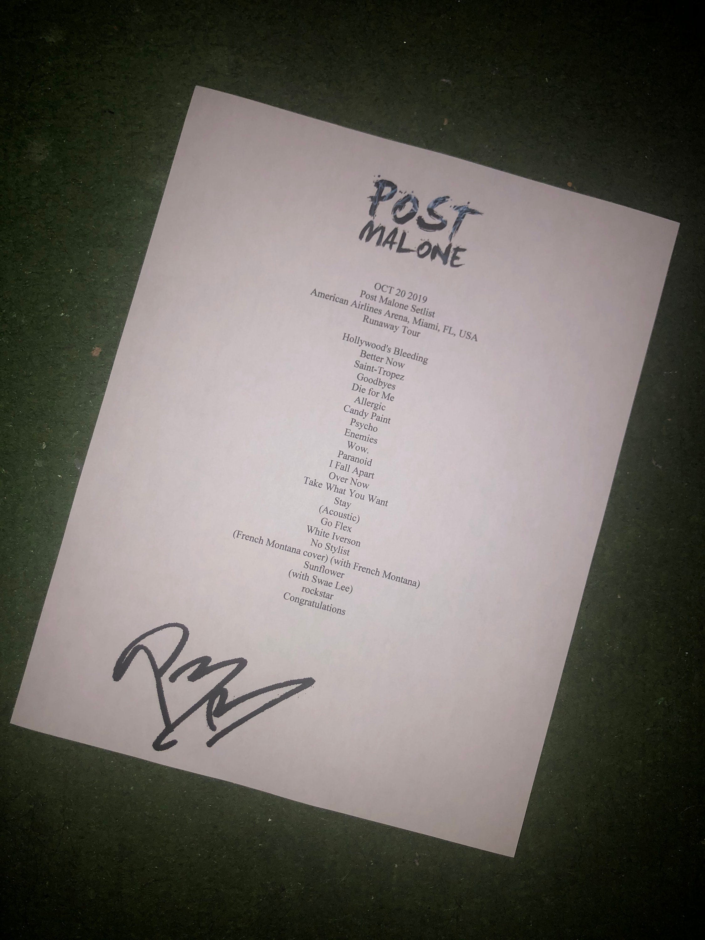 Post Malone a signé la reproduction setlist Octobre 20 2019 Runaway ...