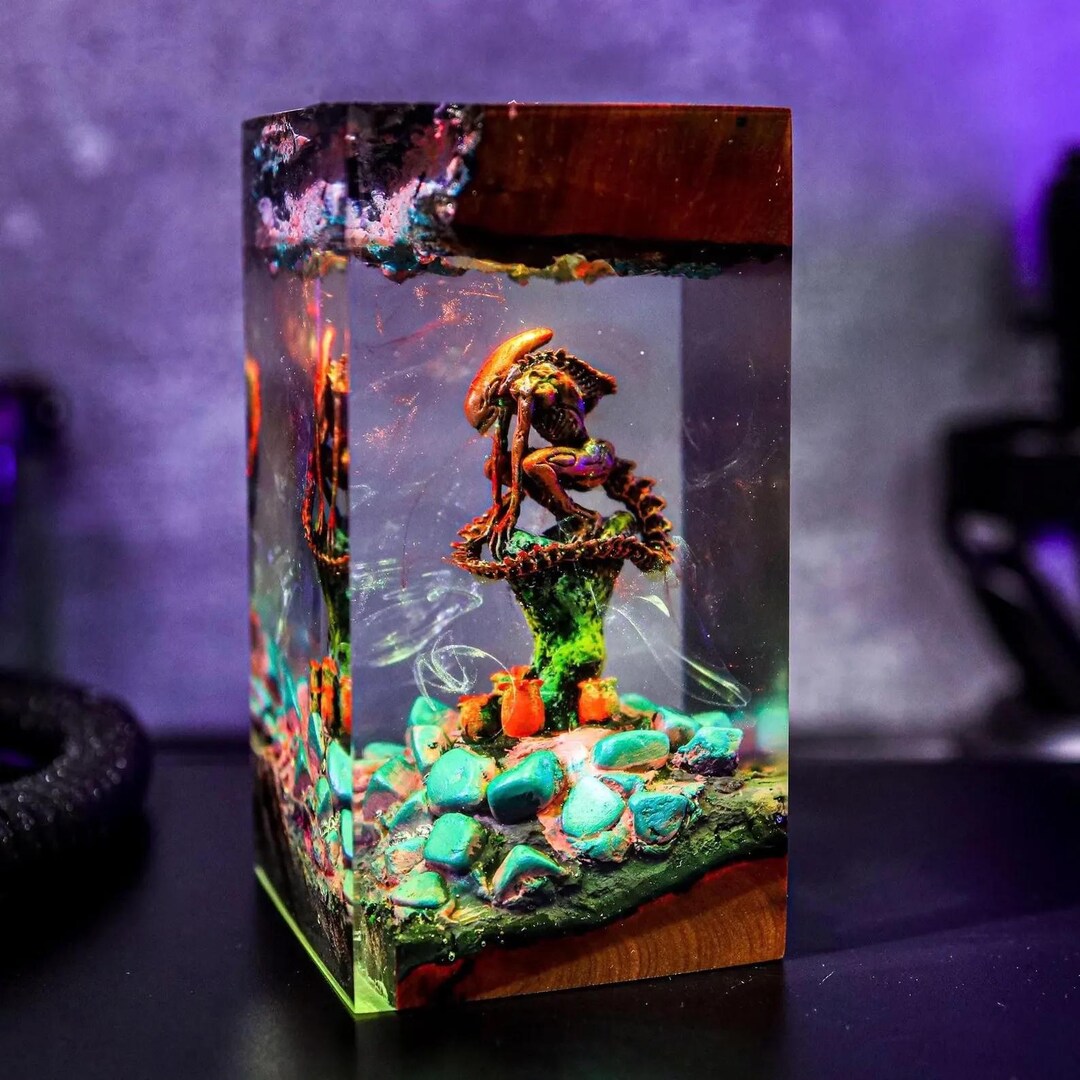 Alien Xeno.morph Statue Night Light, Space Monster Night Light,custom ...