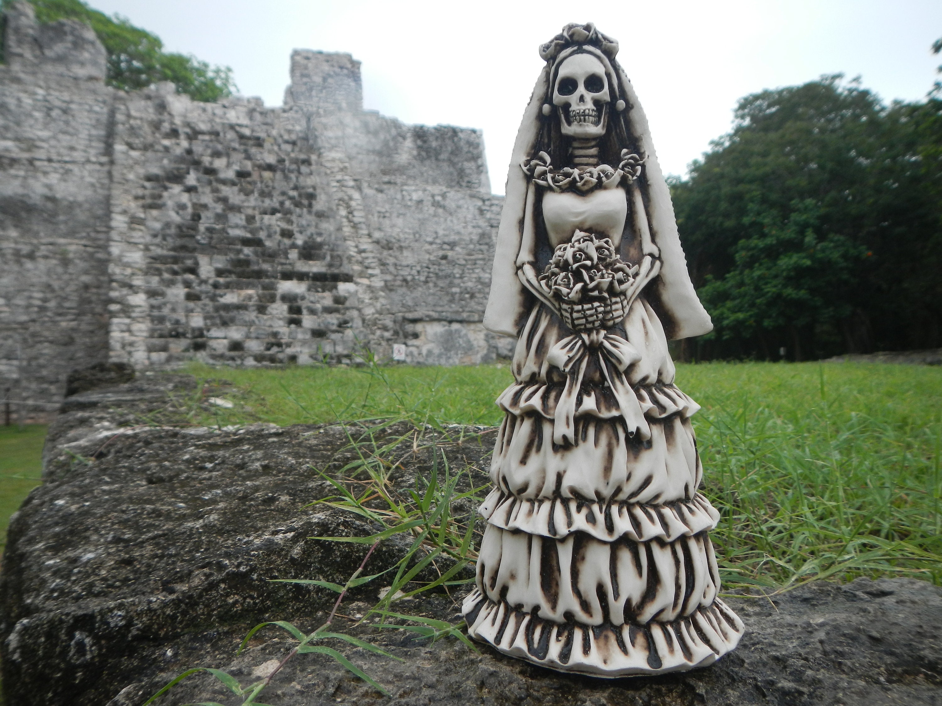 Santa Muerte Statue Day of the Dead Statue La Catrina Figurine 8-inch ...