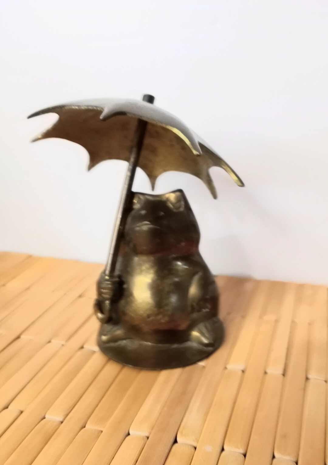 Vtg Solid Brass Frog With Umbrella, Toad With Umbrella, Brass Decor ...