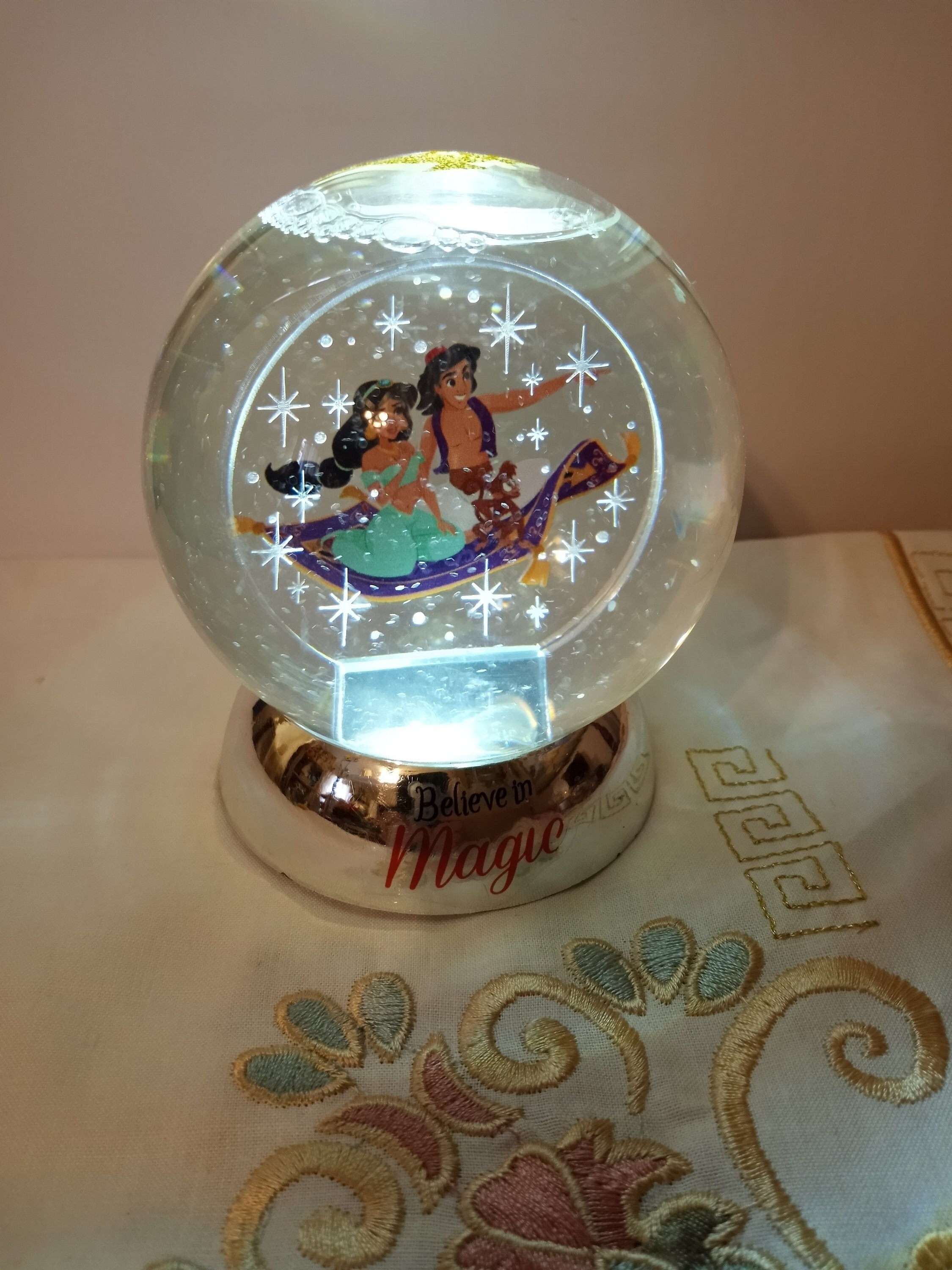 Aladdin Snowglobe for sale| 82 ads for used Aladdin Snowglobes