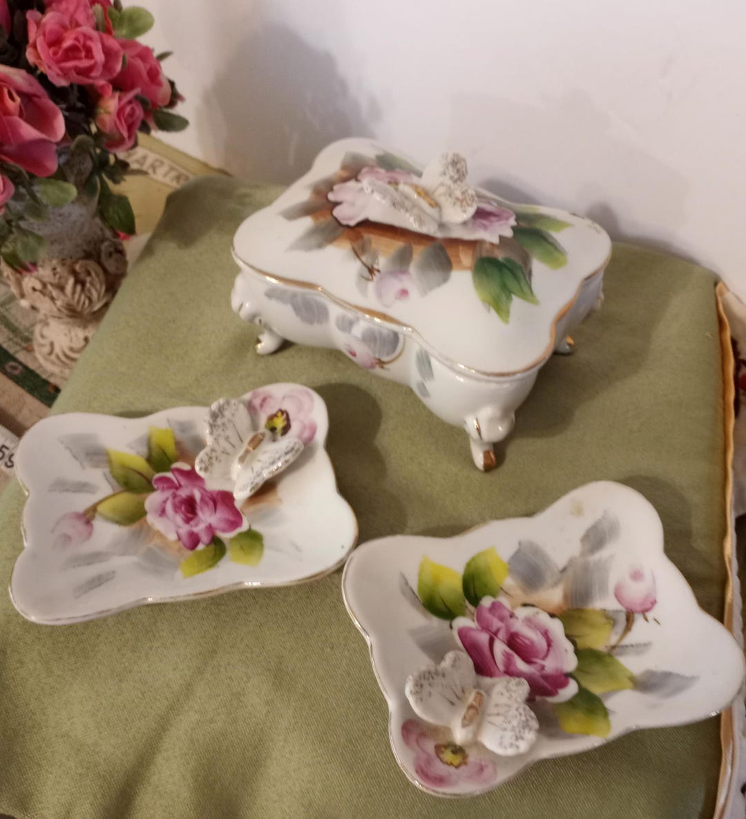 Vtg Footed Porcelain Trinket Box With 2 Matching Trinket Dishes ...
