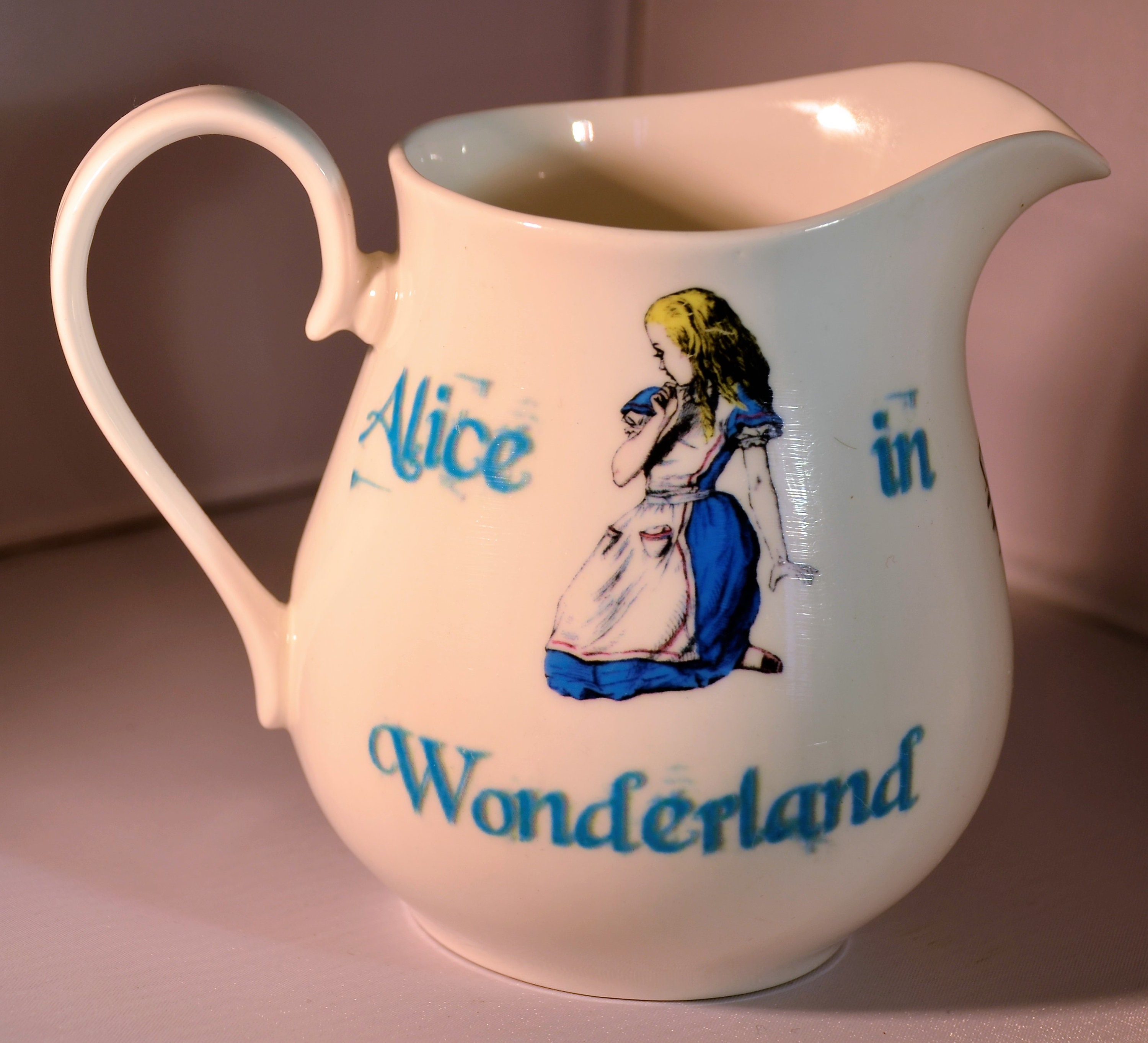 Alice in Wonderland Medium Sized Milk or Cream Jug Depicts - Etsy Norway