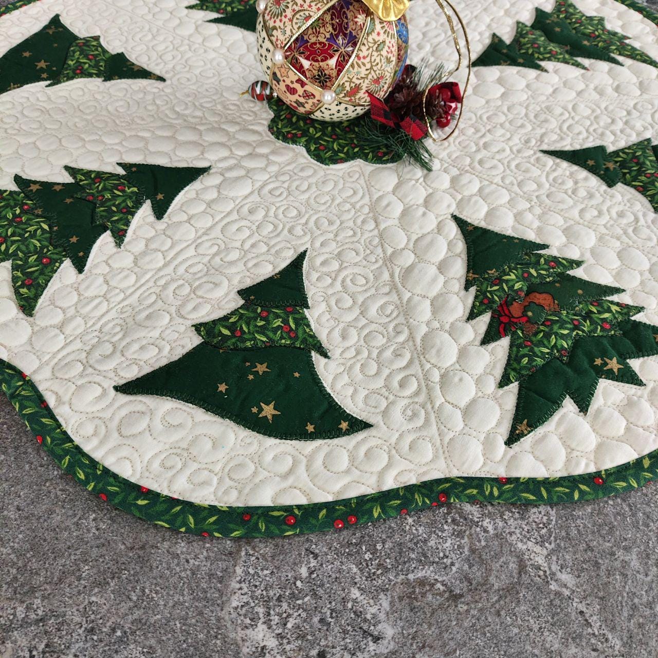 Quilted Christmas Table Topper Holiday Centerpiece Table Runner Quilt ...
