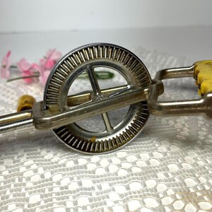 Vintage Maynard Hand Mixer - Etsy
