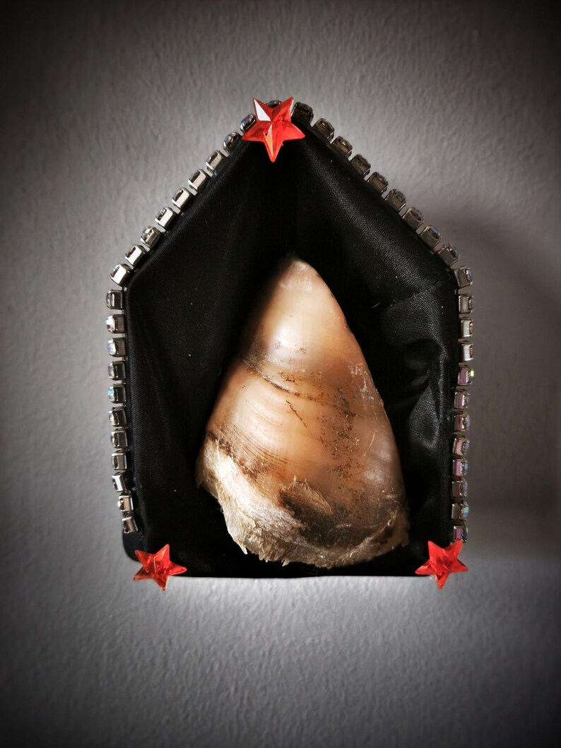 Devil's Hoof Altar Art – Gothic Witch Shrine, Vulture Culture Decor - Etsy