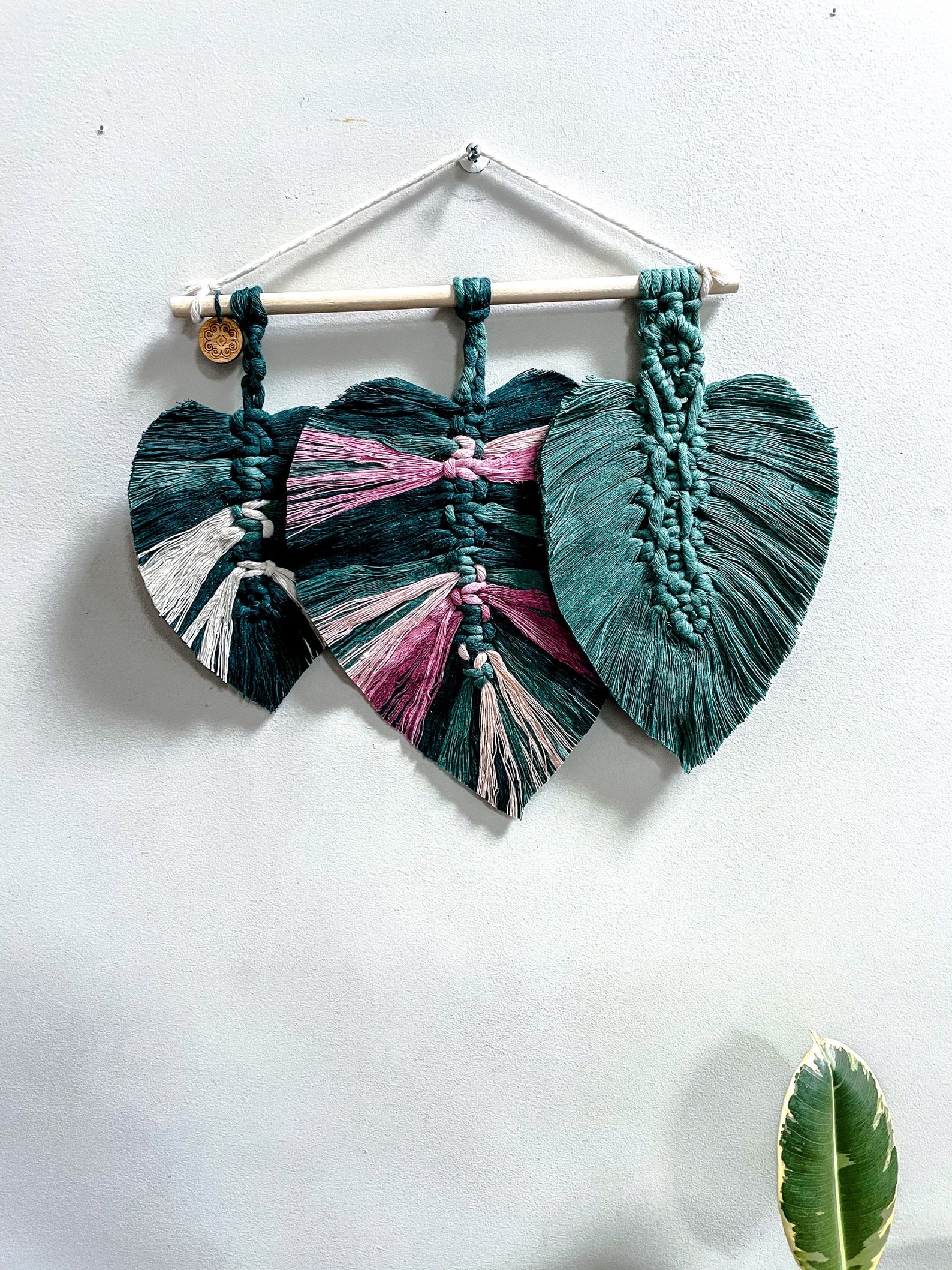 Macrame Leaf Pink Princess Philodendron Wall Hanging - Etsy