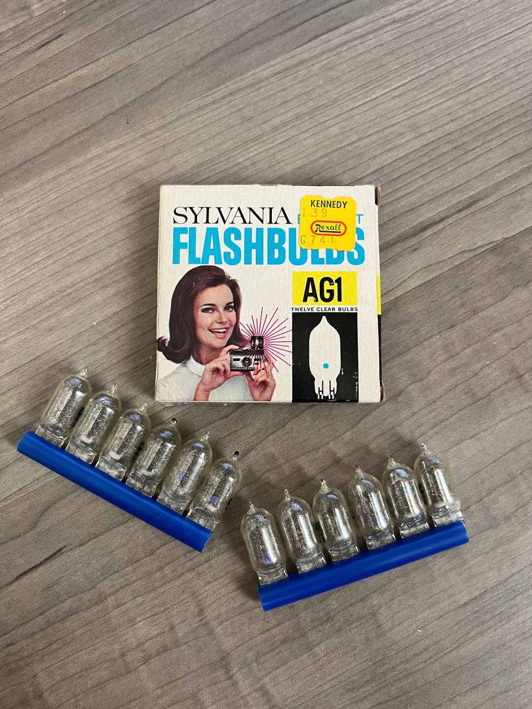 Vintage Camera Flashbulbs, Sylvania Blue Dot Flashbulbs - Etsy