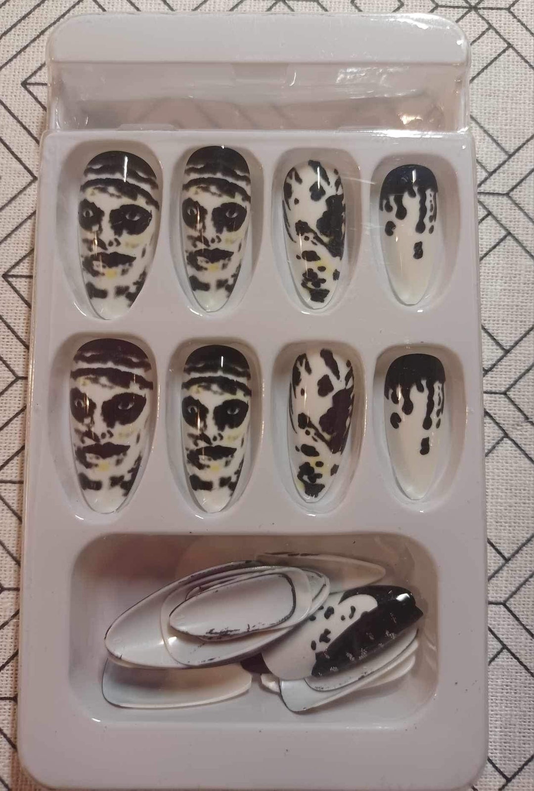 Scary Nun Horror Press on Nails - Etsy