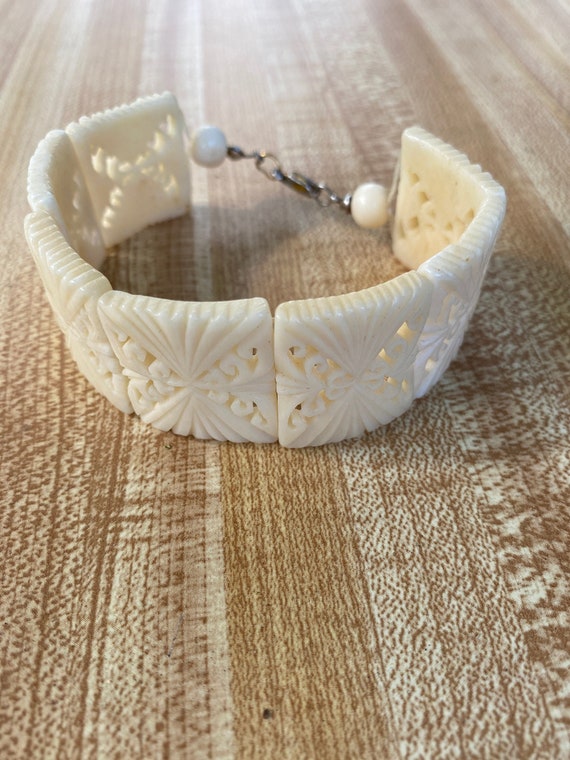 vintage carved bracelet bovine - Gem